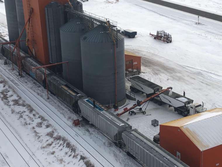 Unloading Fertilizer Train at the Elevator – Holman Farming Group